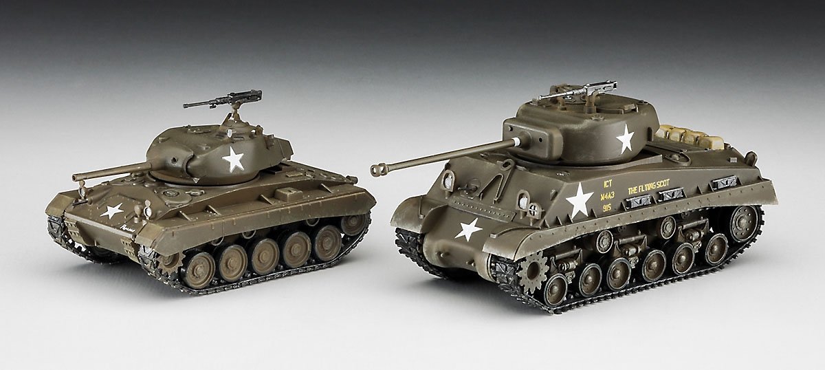 Hasegawa 30068 M4A3E8 Sherman & M24 Chaffee US Army Main Battle Tank ...