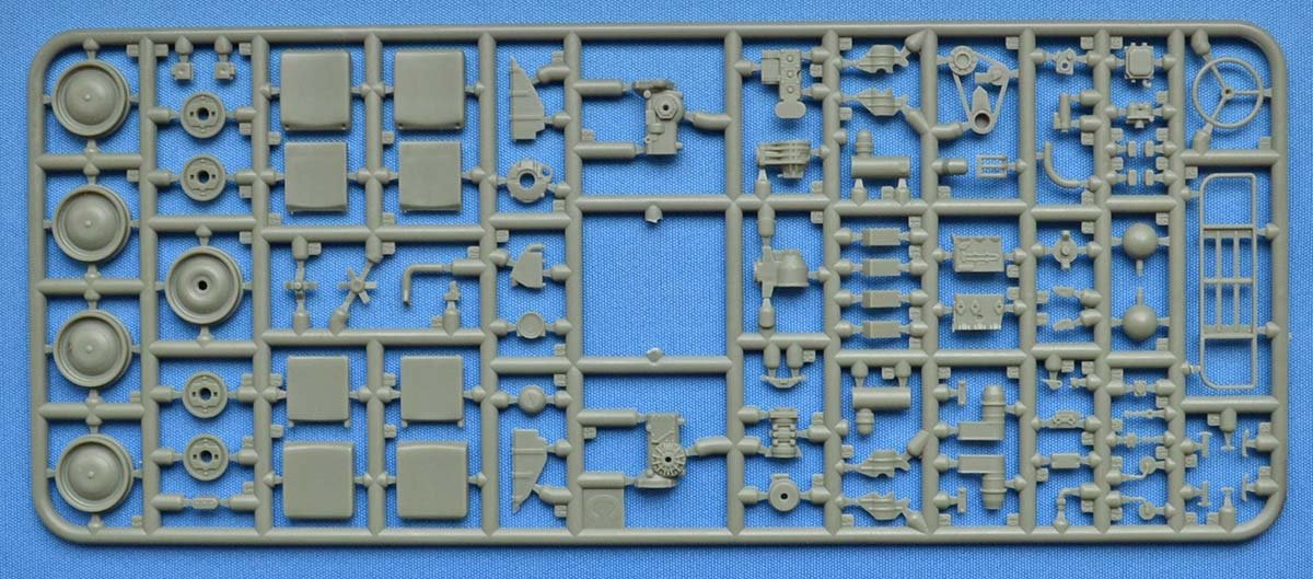 ACE 72171 BTR-80 (early production series) - Plastmodel