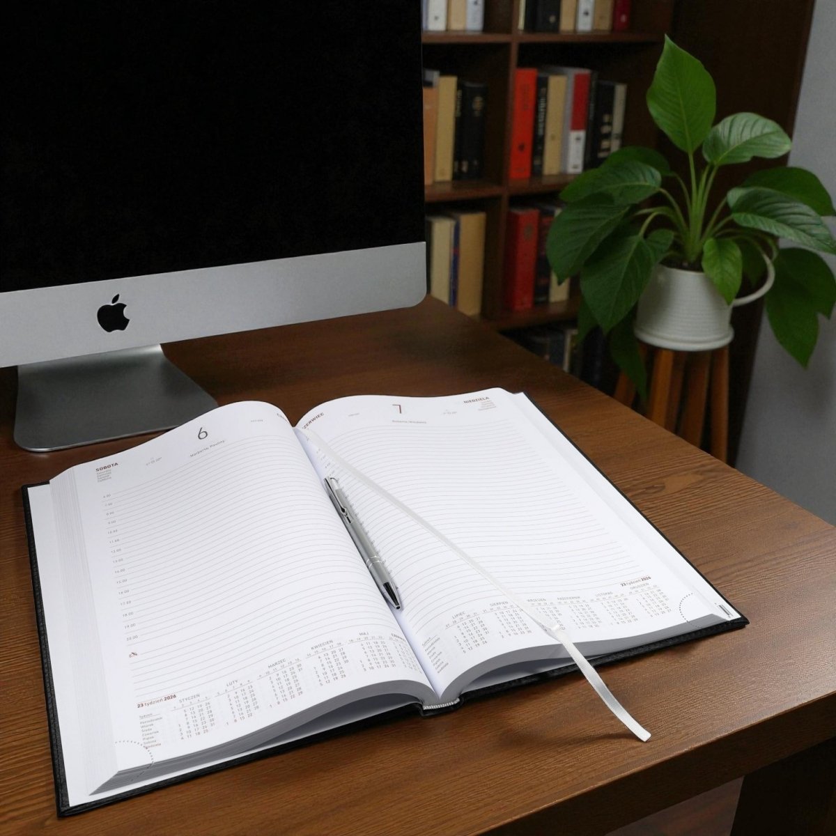 Kalendarz książkowy A4 dzienny na rok 2026